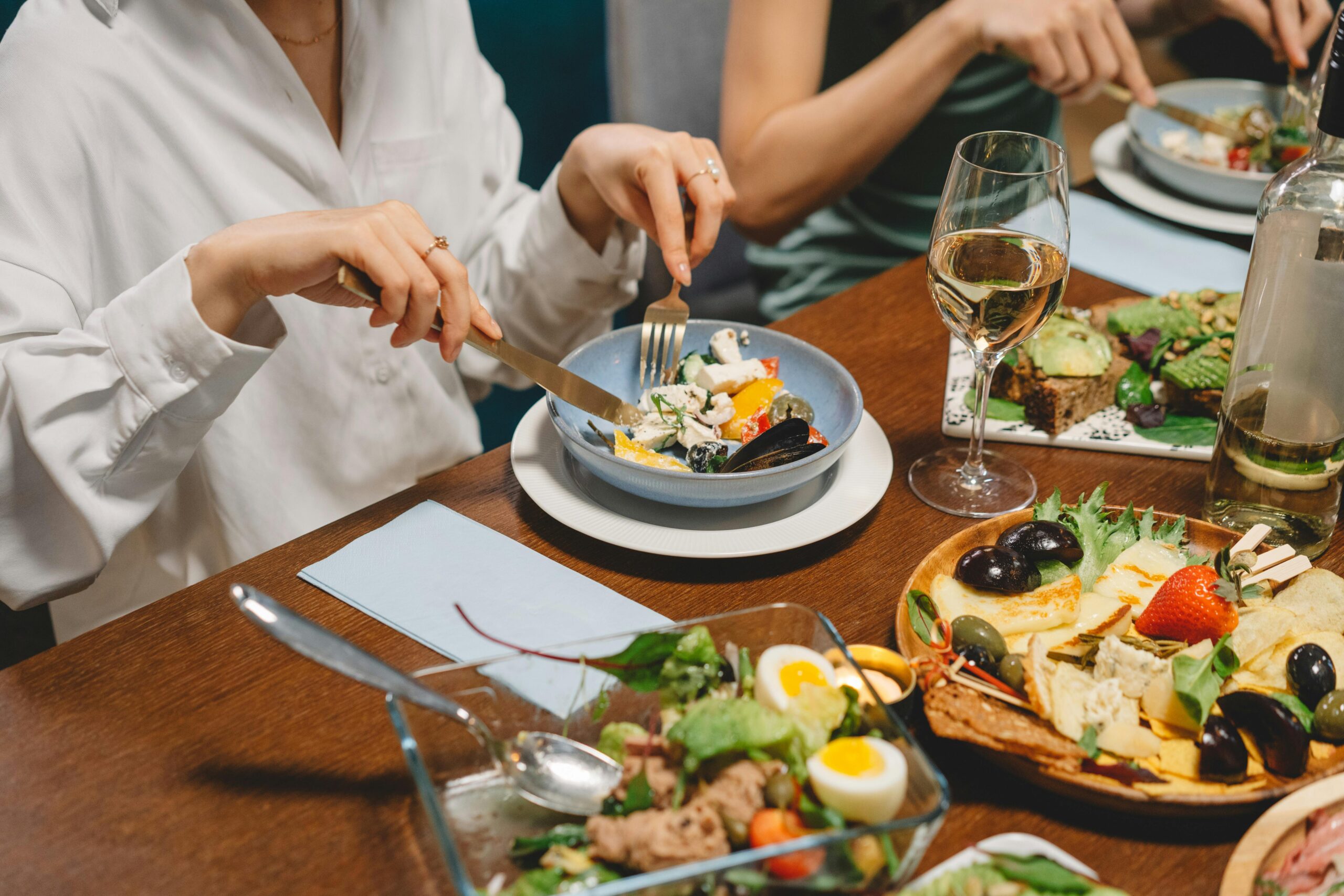 How to Eat Healthy When Your Family and Friends Don’t • One Bite Nutrition